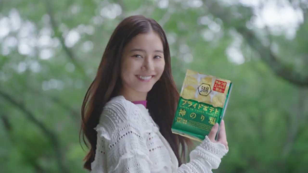 山崎賢人、新木優子出演／「湖池屋プライドポテト」新CM「食べます？」篇 15秒 - NIHON MAG