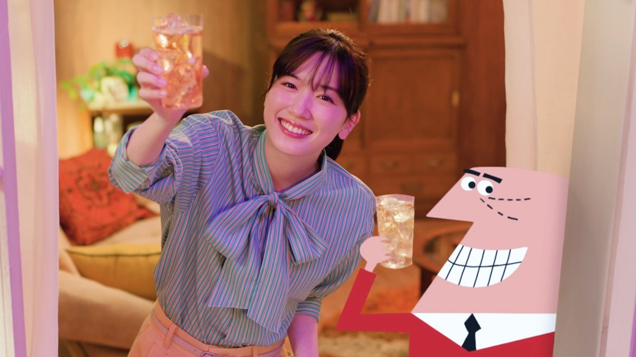 永野芽郁、アンクルトリスと共演！「トリス」ブランド15年ぶりのCMヒロインに／サントリーウイスキー「トリス」新CM＋メイキング - NIHON MAG