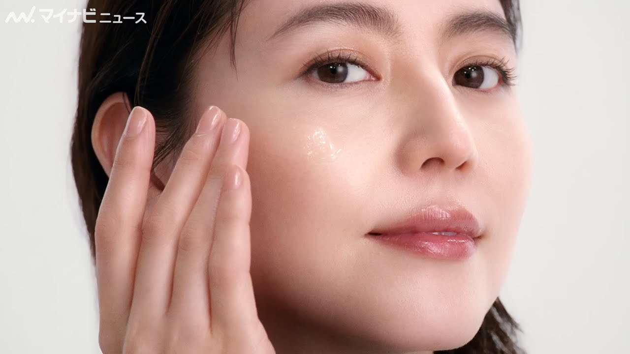 長澤まさみ、どこから見ても美しい…白＆黒のスタイリッシュなドレスを着こなす 「SHISEIDO」新アルティミューンCM公開 - NIHON MAG