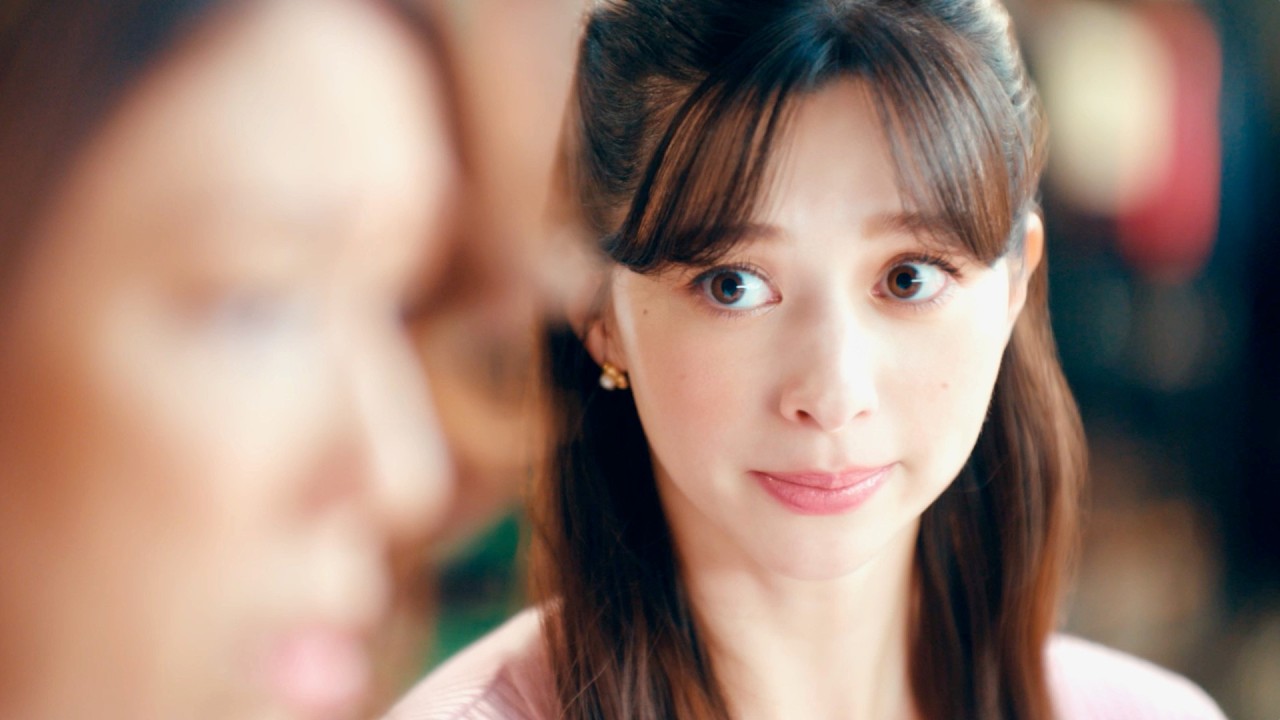 中条あやみ、焦るLiLiCoをたしなめる!?ホットペッパービューティーCM - NIHON MAG