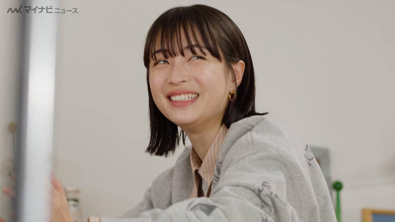 広瀬すず、スタッフのユニークな掛け声に笑ってしまう マネードクター新CM＆メイキング公開 - NIHON MAG