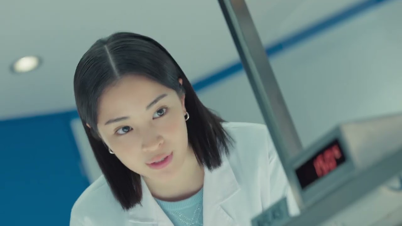 広瀬すず、オズワルド（畠中悠、伊藤俊介）出演／AGC新CM「実験するぞ！AGC」シリーズ「AFLAS」篇 30秒 - NIHON MAG