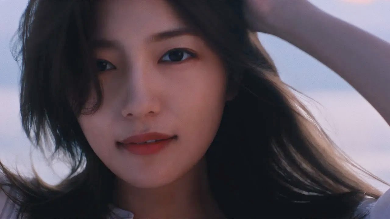 川口春奈、海辺で美しい髪をなびかせる「私の髪、最強かも」 ＆be HAIR新CM「always be together」 - NIHON MAG